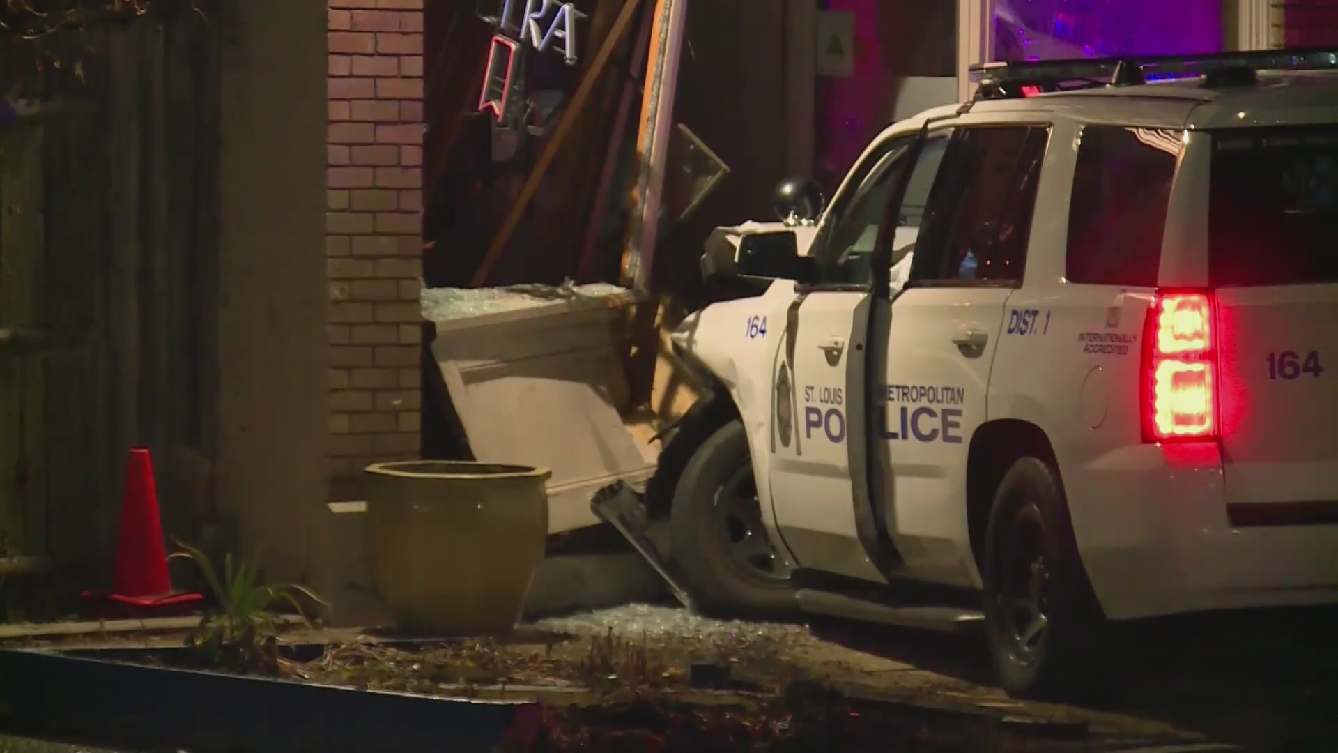 Police crash into Bar:PM leads to lawsuits – FOX 2