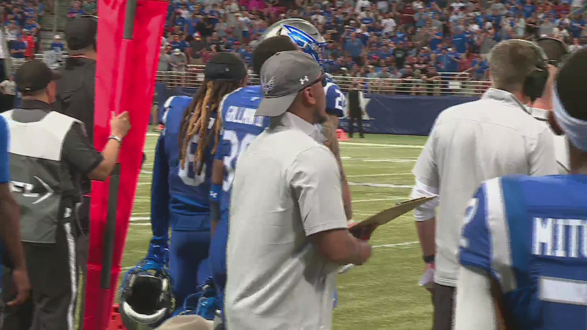 Local football coach interning with Battlehawks – FOX 2