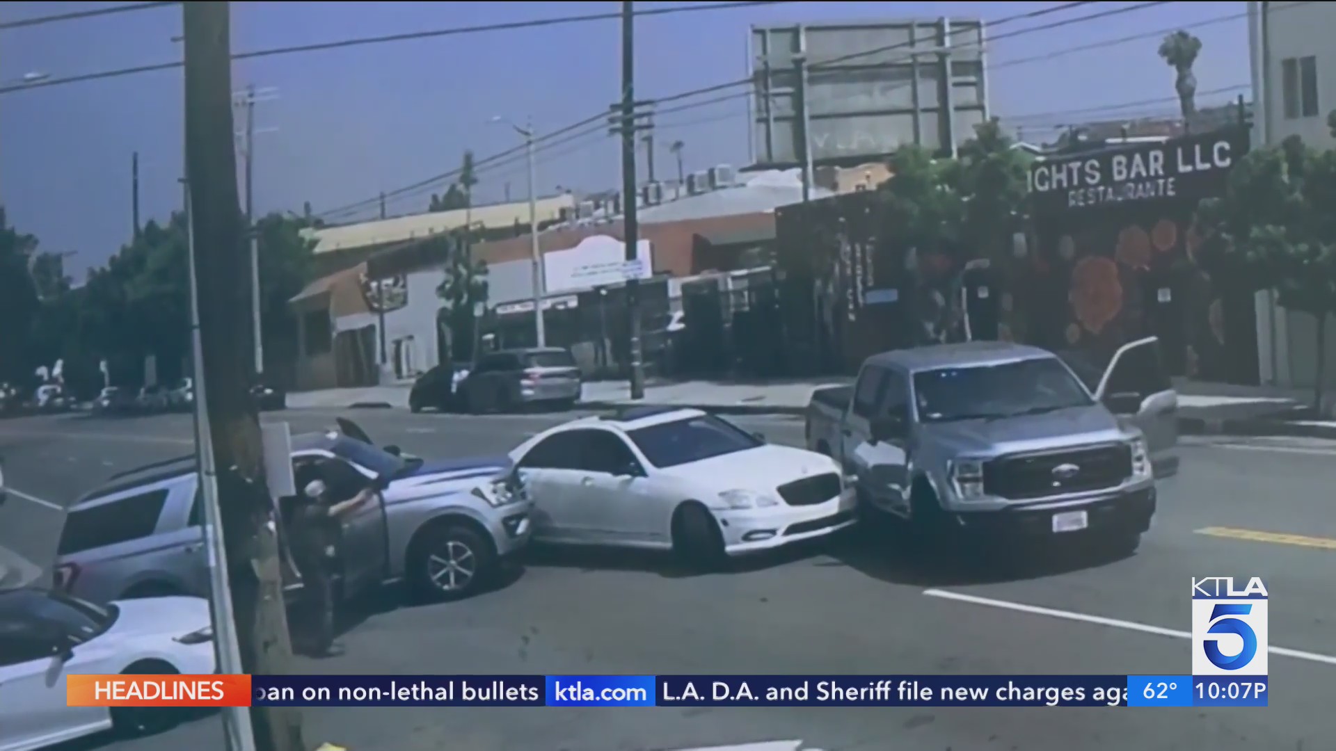 HSI agents ram car in ‘targeted arrest’ – KTLA