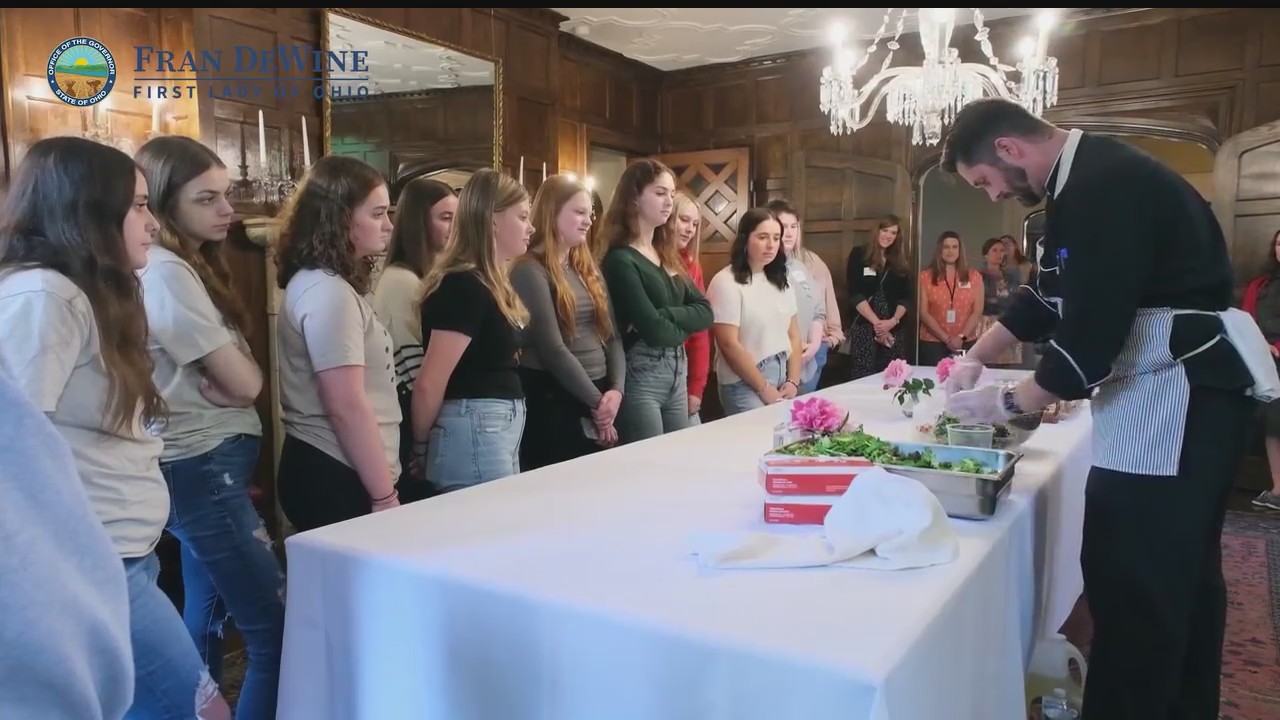Local high school students cook with First Lady of Ohio – WKBN.com