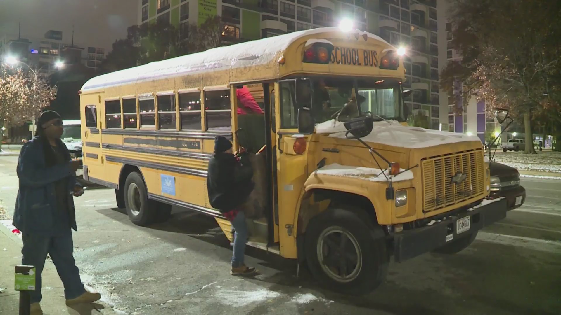 Organizations buy warming bus to help unhoused during winter – FOX 2