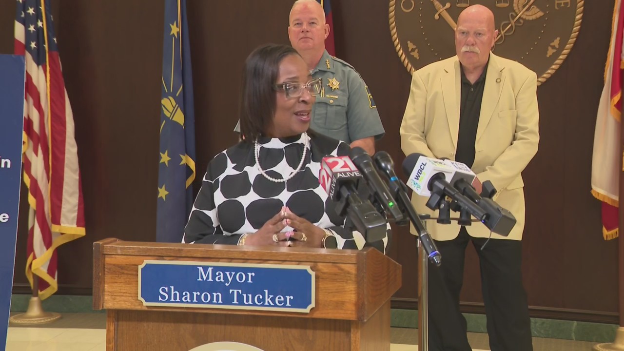 Mayor Tucker talks about Mayor’s Young Adult Council – WANE 15