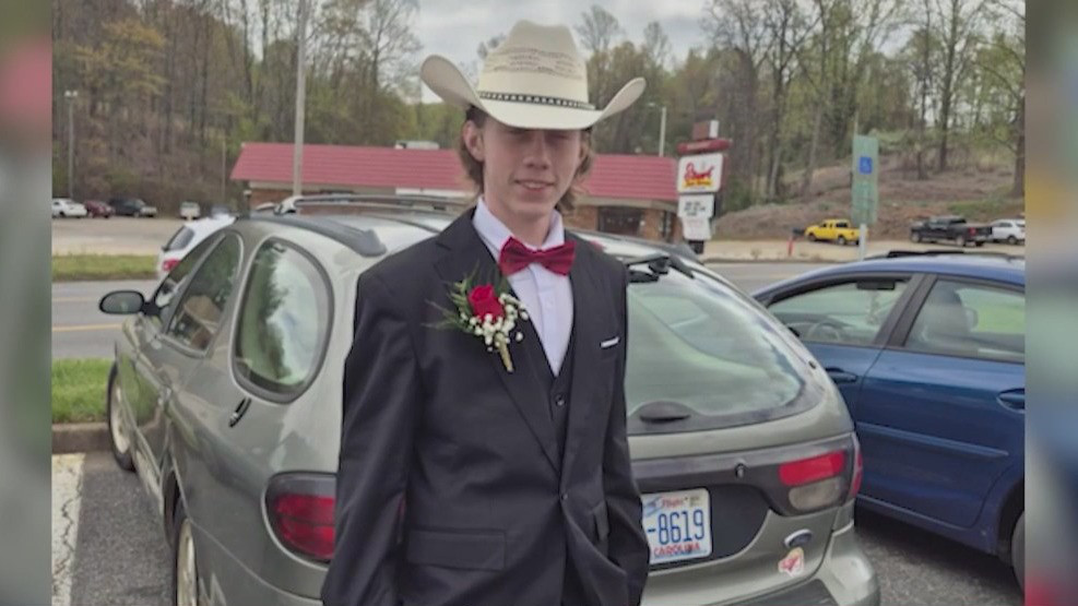 17-year-old dies in Stokes County crash on way to prom, school district ...