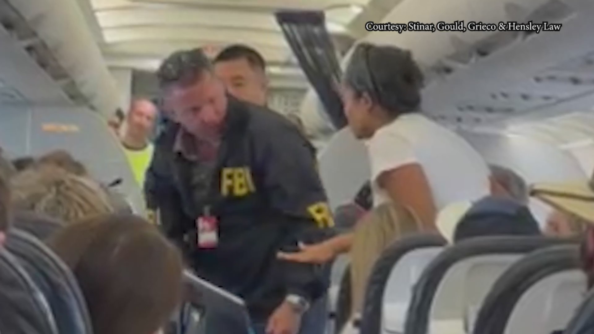 Terrell Davis handcuffed, removed from United flight – FOX31 Denver