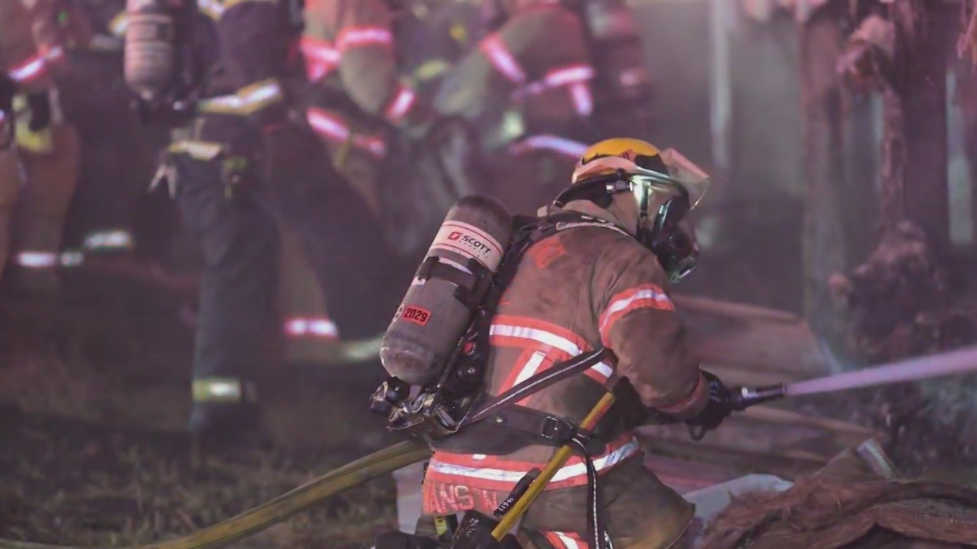 Crews battle commercial fire in Clackamas County – KOIN.com