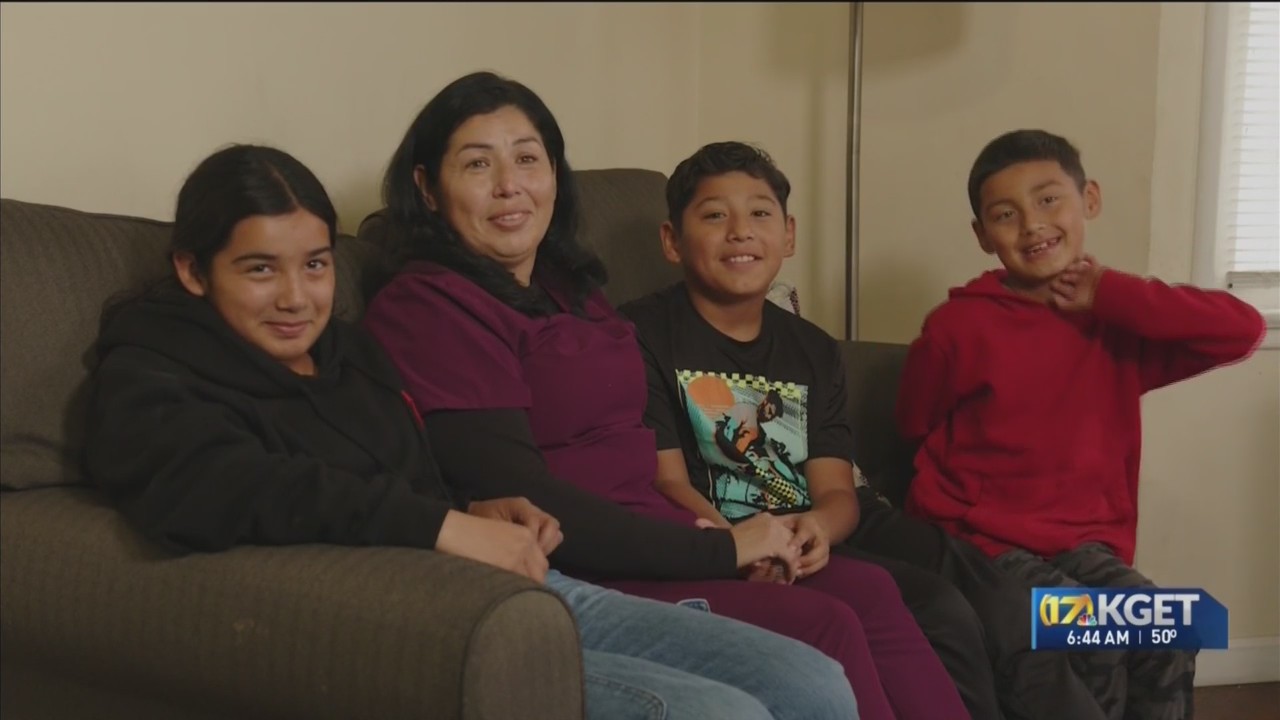 Open Door Network donates Christmas tree to former residents – KGET 17 News