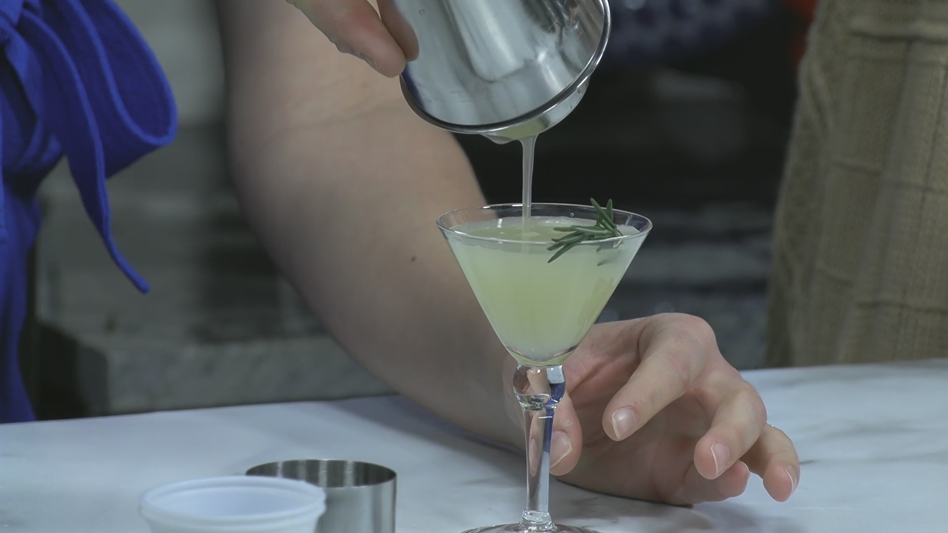 417 Cocktails: Herbilicous Gin Sour – KOLR – OzarksFirst.com