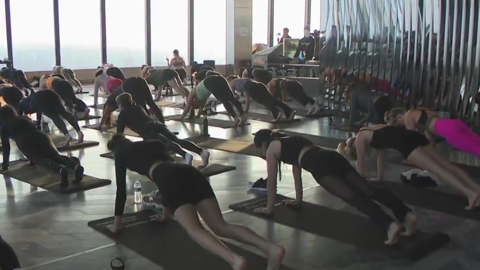 Sky-high yoga returns to The Edge – PIX11