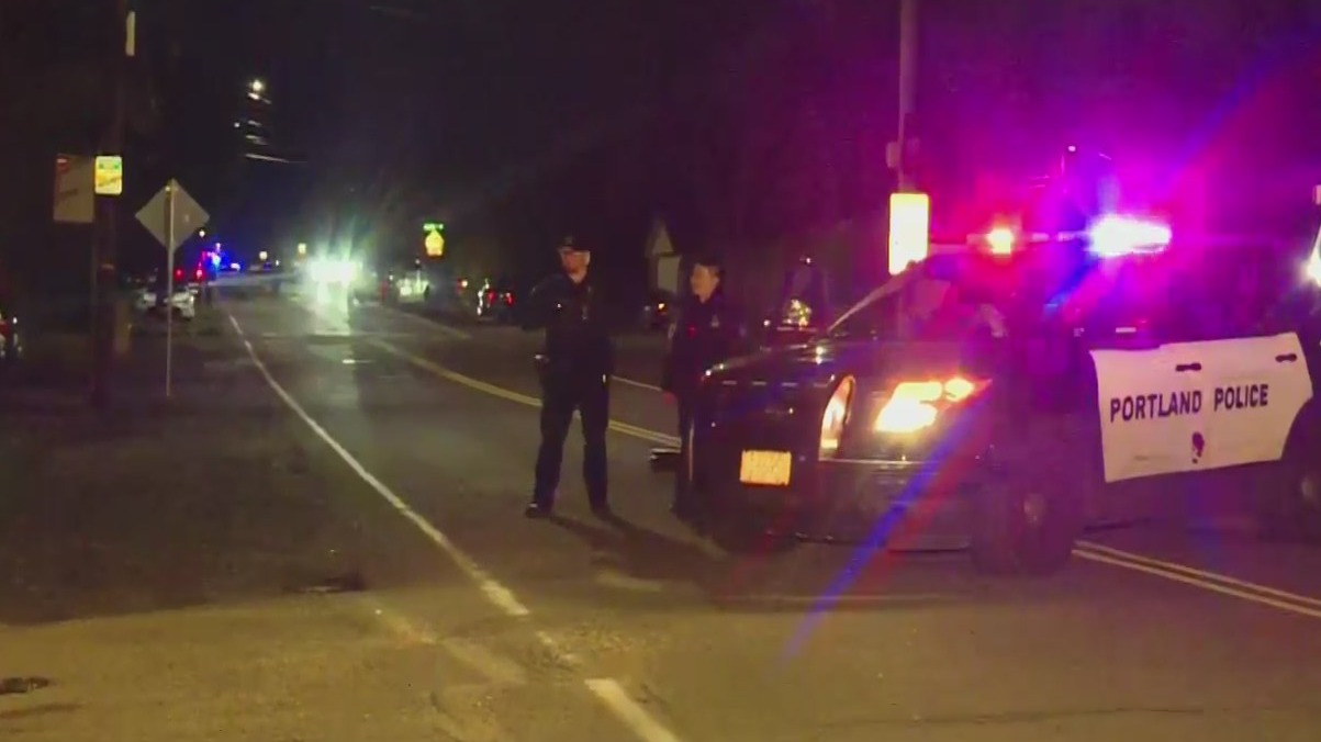 ‘Rolling gun battle’ leaves 2 victims in SE Portland – KOIN.com