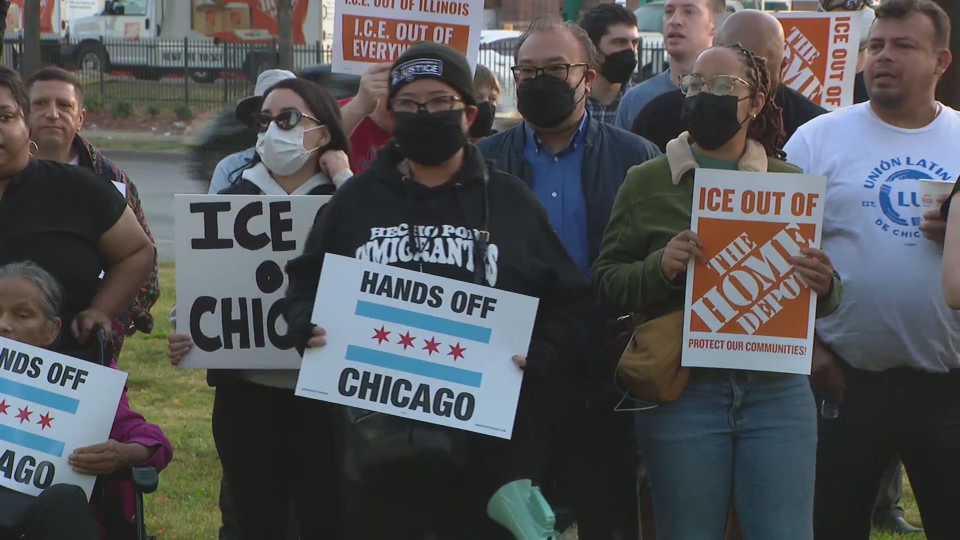 Activists demand Chicago take action against ICE raids targeting day ...
