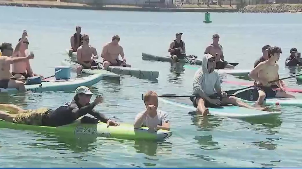 Dozens join paddle-out in Coronado to honor fallen Navy SEAL – FOX 5 ...