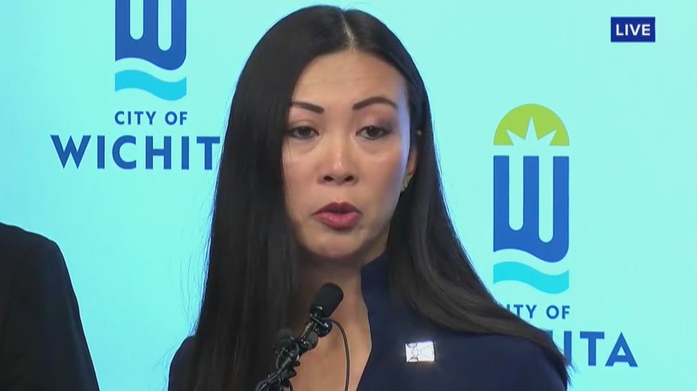 ‘Our hearts are heavy as a city’: Wichita, Kansas, mayor on DCA crash ...