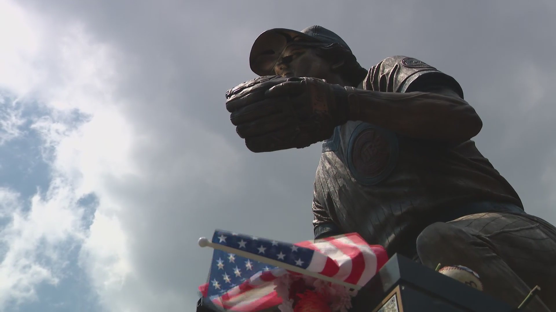 Memories, tributes pour in after Cubs icon and Baseball Hall of Famer ...