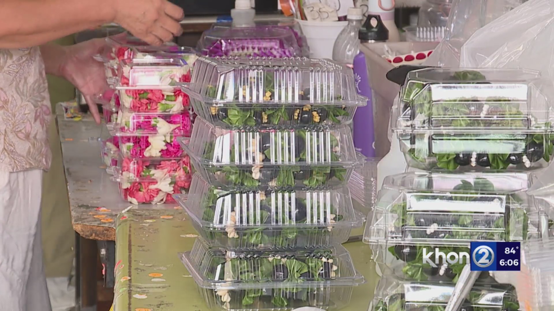 Fresh flower lei prices soar as graduation season is in full swing – KHON2