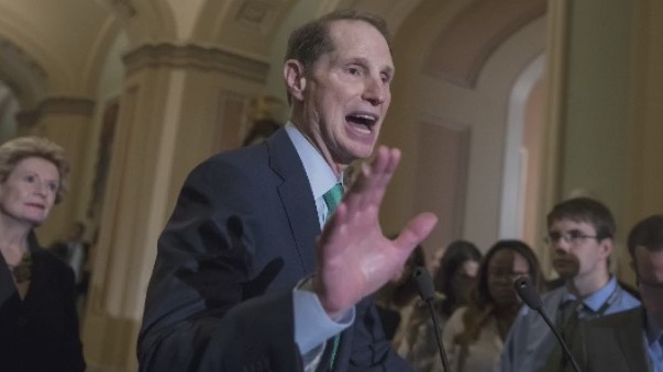 Wyden to skip Trump speech, hold town hall instead – KOIN.com