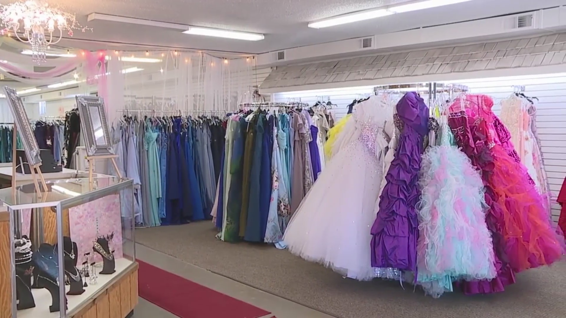 Castle Rock prom pop-up shop relieves financial burden – FOX31 Denver