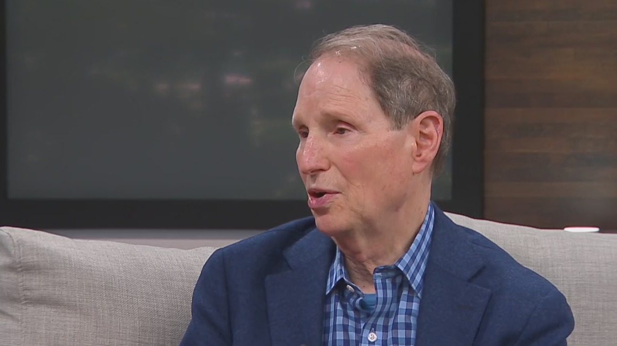 Sen. Wyden talks bi-partisan tax relief bill, growing jobs and primary ...