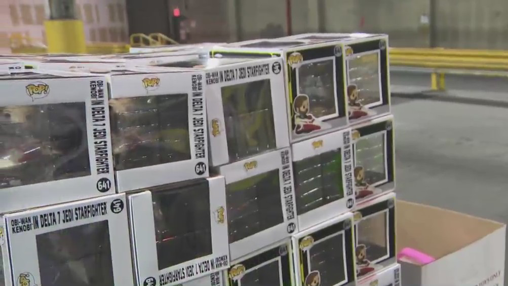 NYPD to deliver toys to NYCHA buildings, homeless shelters – PIX11