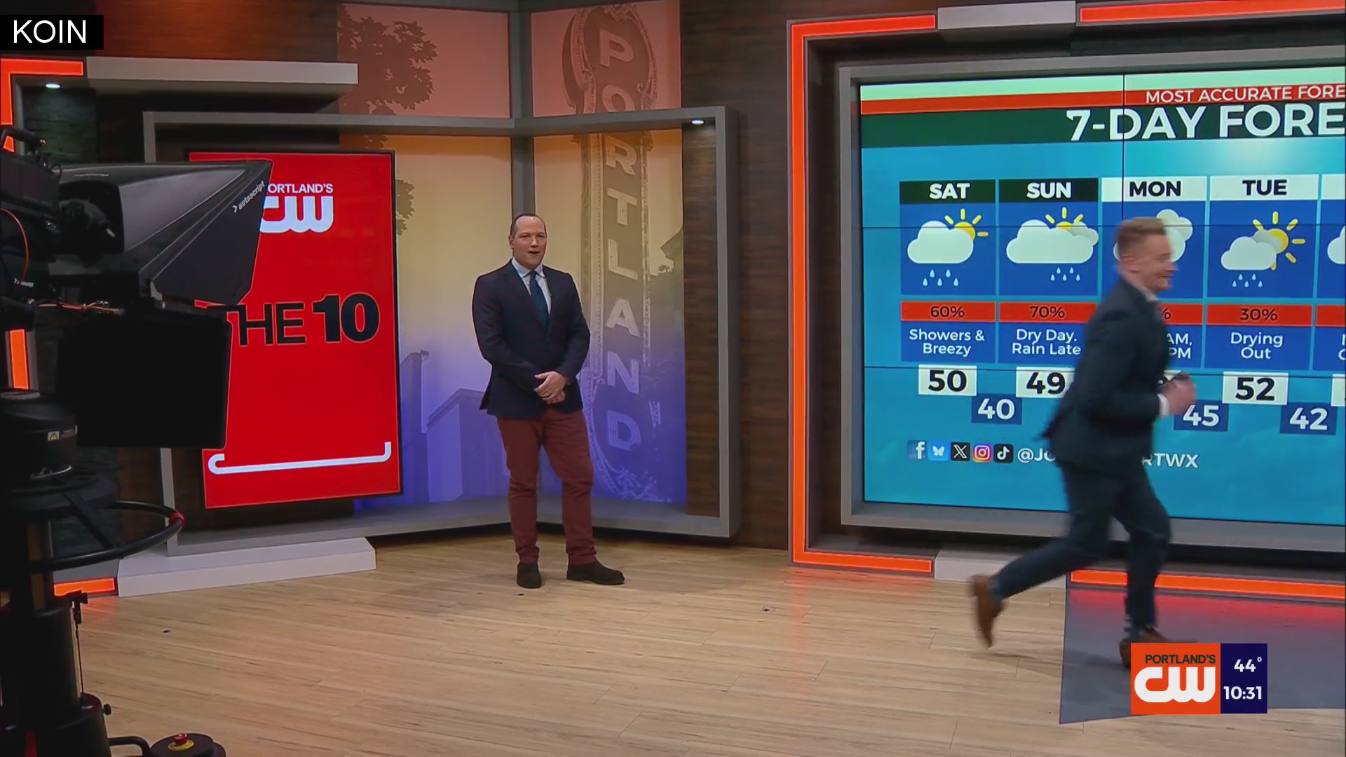 Oregon’s arctic fox and Josh get the zoomies – KOIN.com