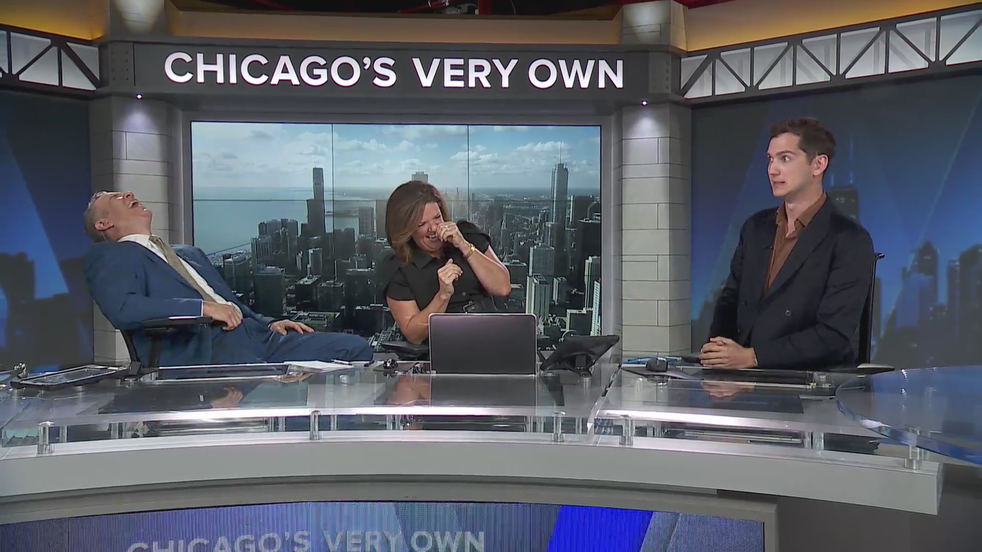 Celebrity impressions and endless bits with comedian Matt Friend – WGN-TV