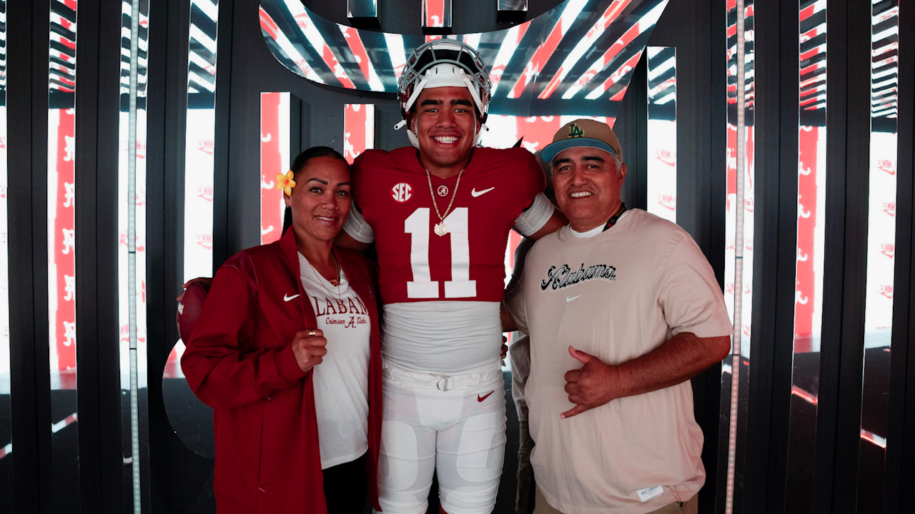 Molokai native, former Moanalua QB Ka’awa commits to Alabama – KHON2