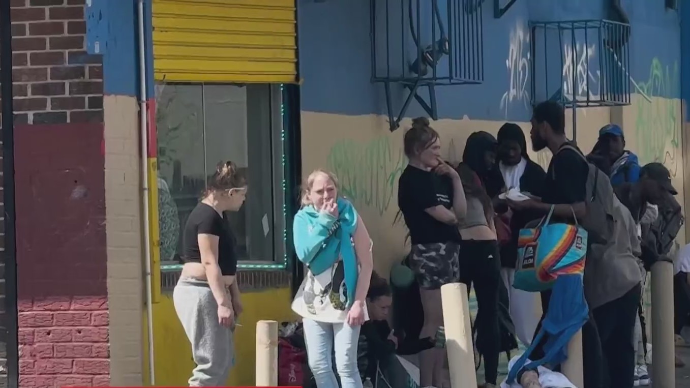 Philadelphia police crack down on open-air drug market | Vargas Reports ...