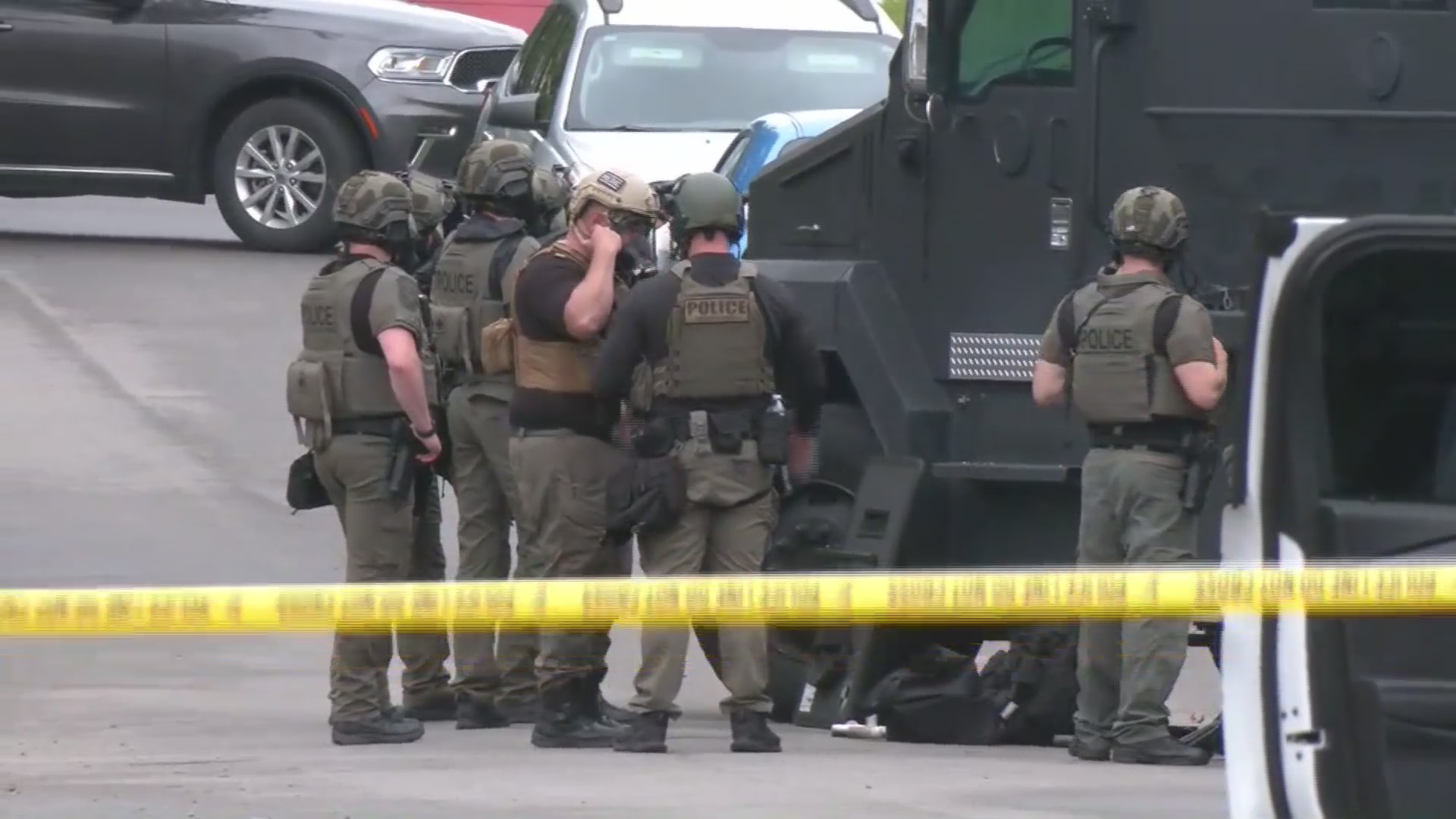 Dayton SWAT gather outside home – WDTN.com