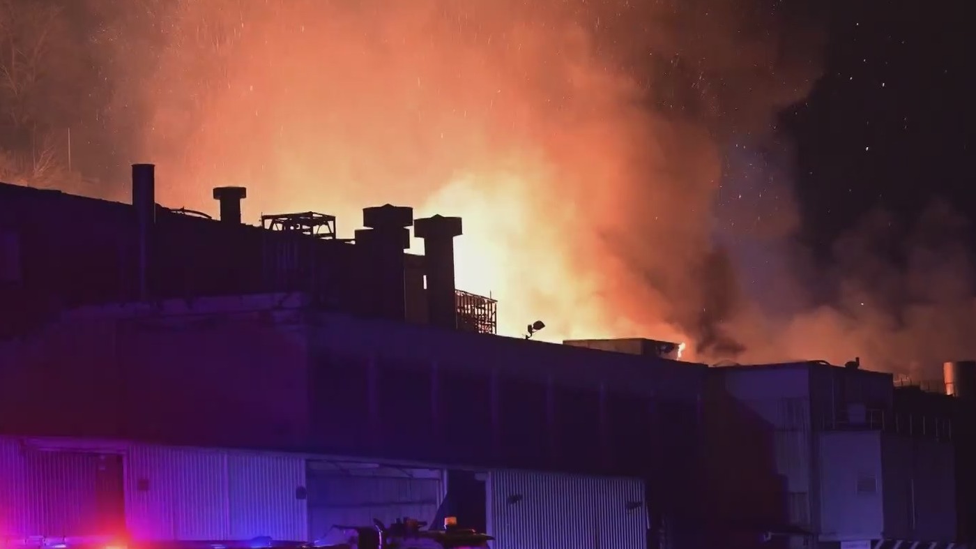 Crews remain after inferno at abandoned Blue Heron paper mill in Oregon ...