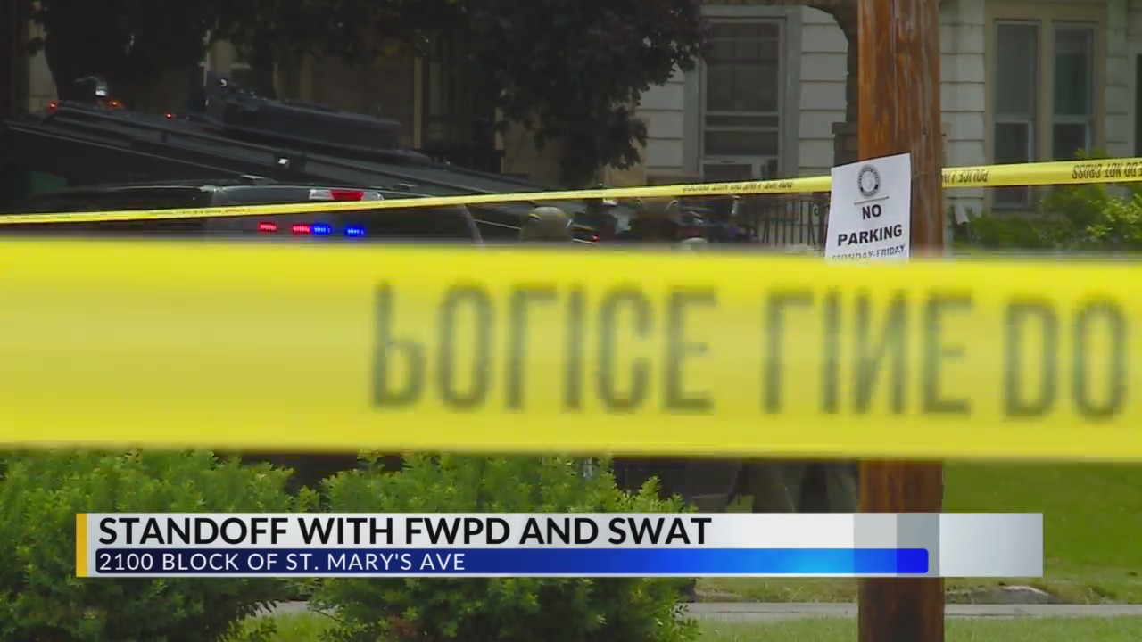 Man arrested after four-hour standoff with FWPD and SWAT – WANE 15