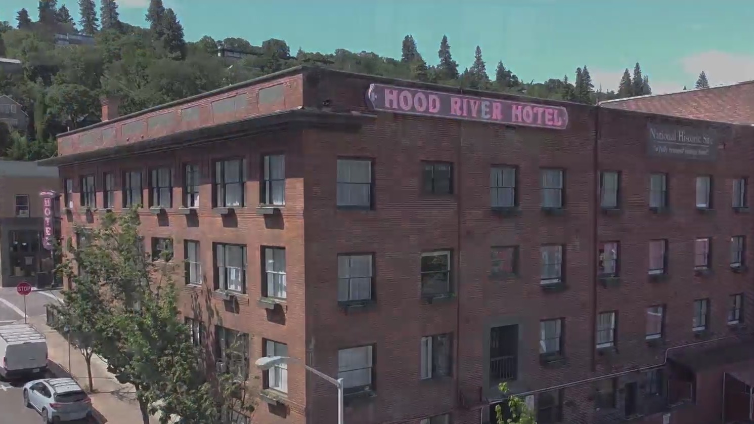 Hood River Hotel is a must-see summer spot – KOIN.com