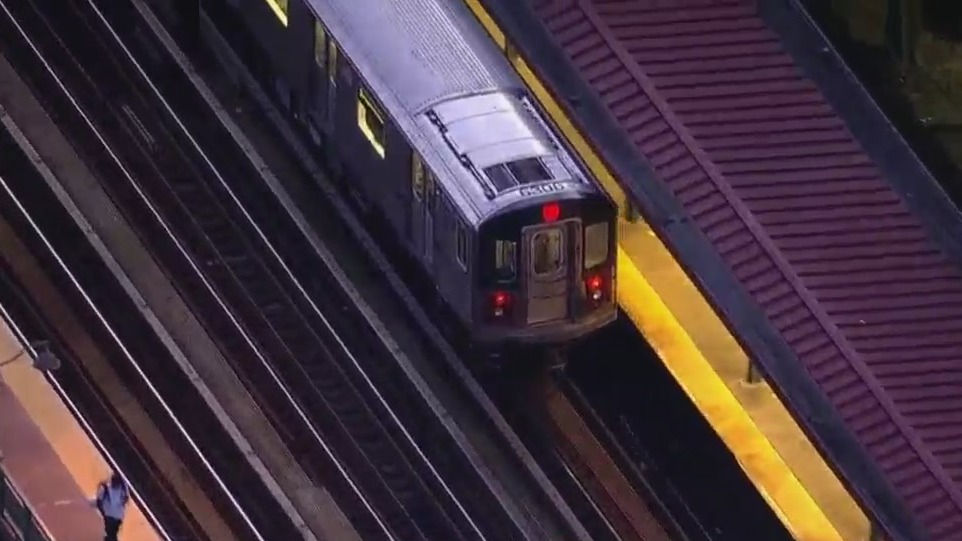 Boy, 15, slashed and kicked on No. 2 subway train in the Bronx: NYPD ...
