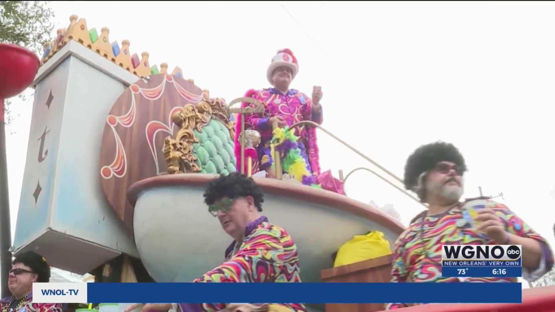 Recycle Dat! NOLA Program to recycle beads, glass, cans on parade route ...