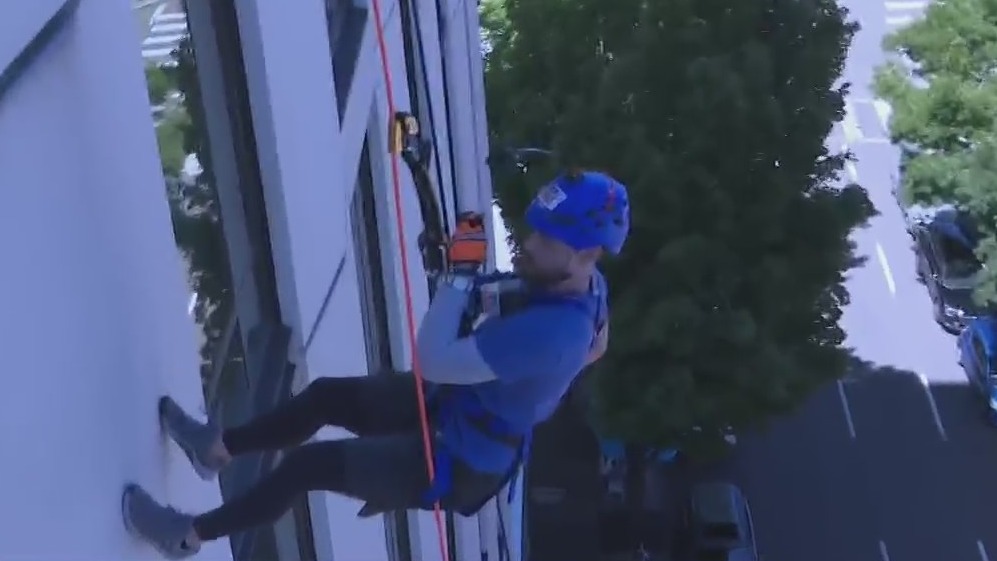 KOIN 6 News’ Travis Teich rappels for 4D Recovery – KOIN.com