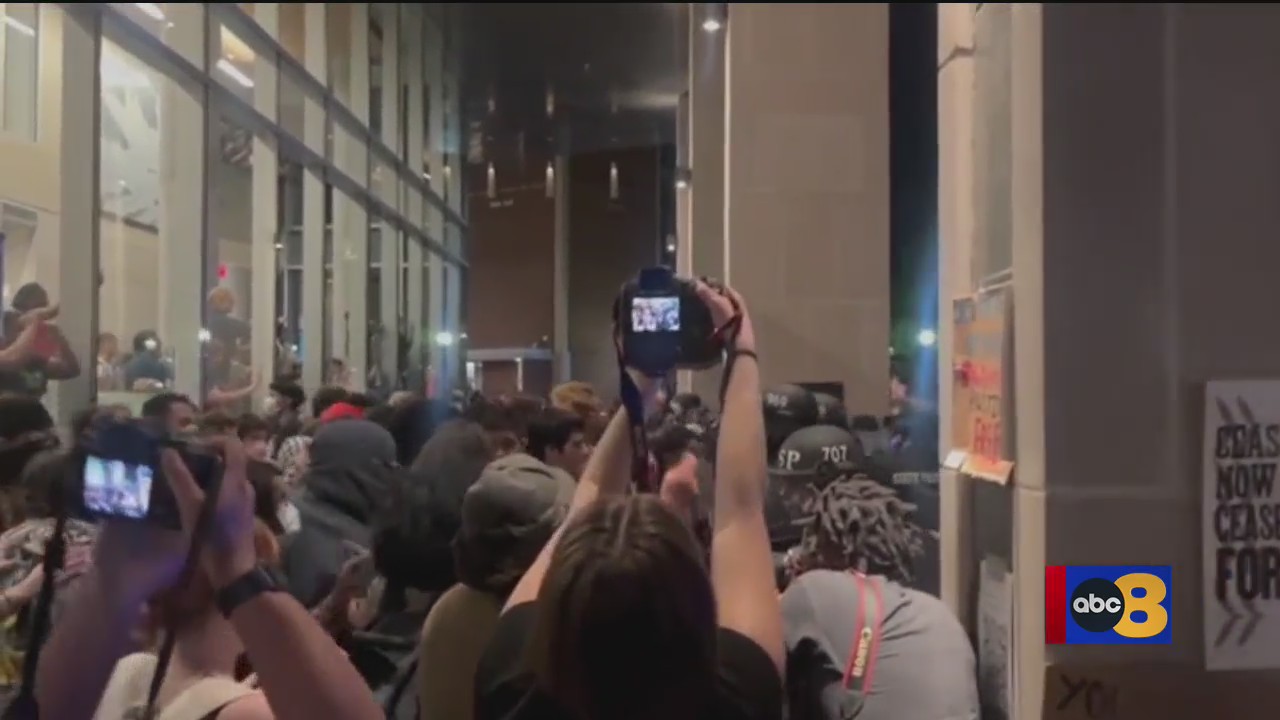 Police breaking up pro-Palestinian protest on VCU campus, arrests being ...