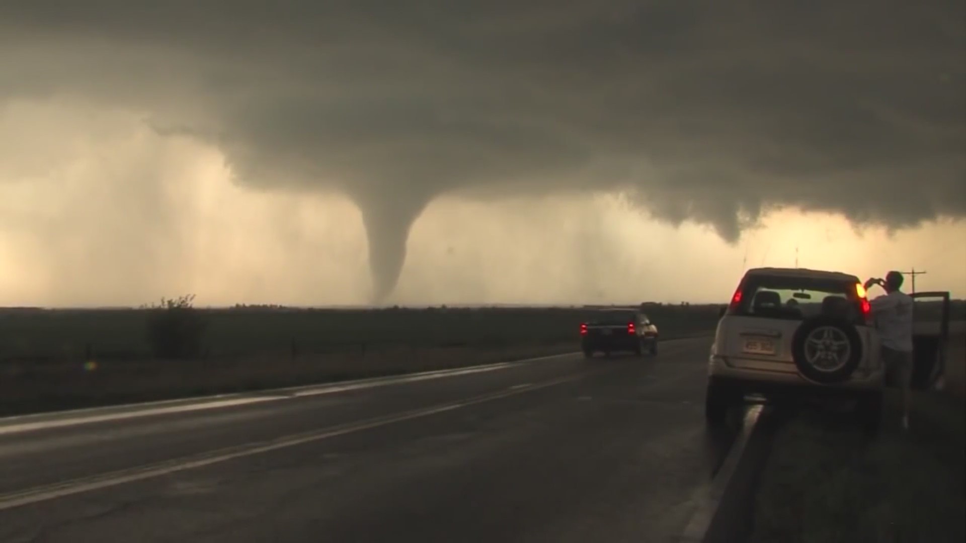 Storm Chasers host Leawood panel at ‘Twisters’ premiere – FOX 4 Kansas ...
