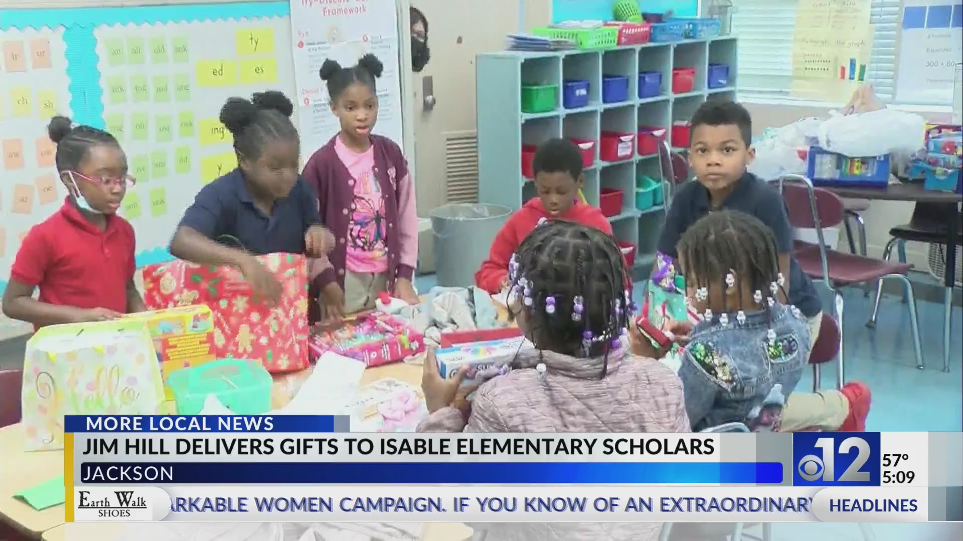 Jim Hill High School spreads holiday cheer to Isable Elementary ...