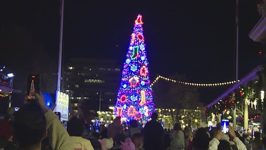 Holiday Tree lighting and Theatre of Lights kick off holiday season in ...