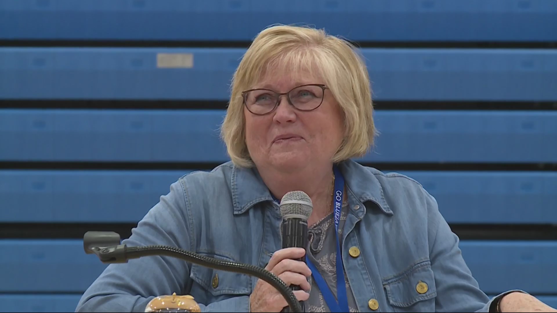 Longtime Perry teacher honored with Golden Apple – who13.com
