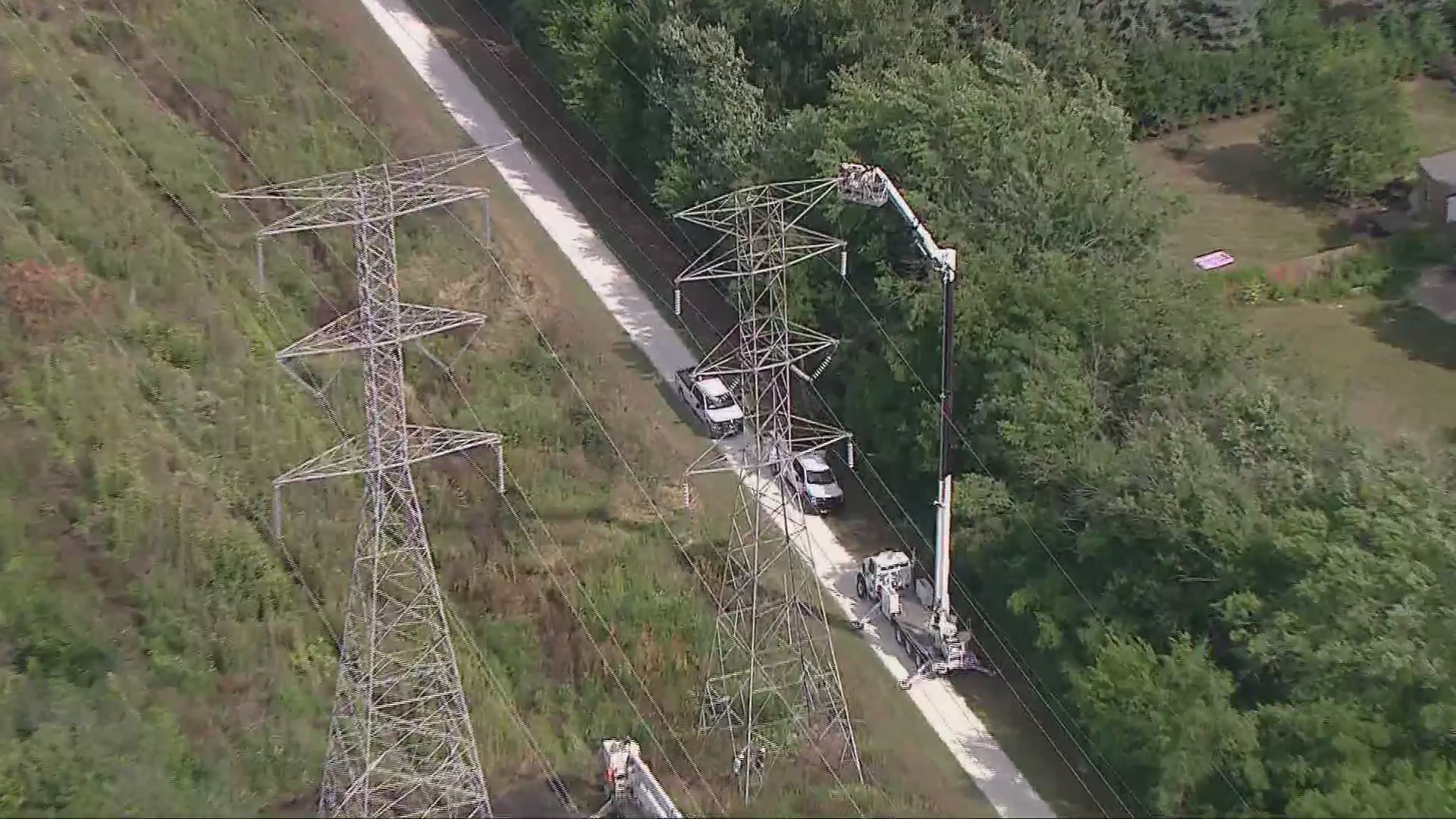 Communication tower falls on power lines in western suburbs: ComEd – WGN-TV