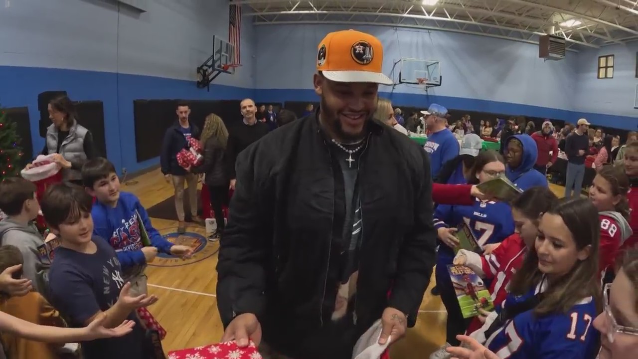 Buffalo Bill Dion Dawkins deliver gifts to over 5,000 local children ...