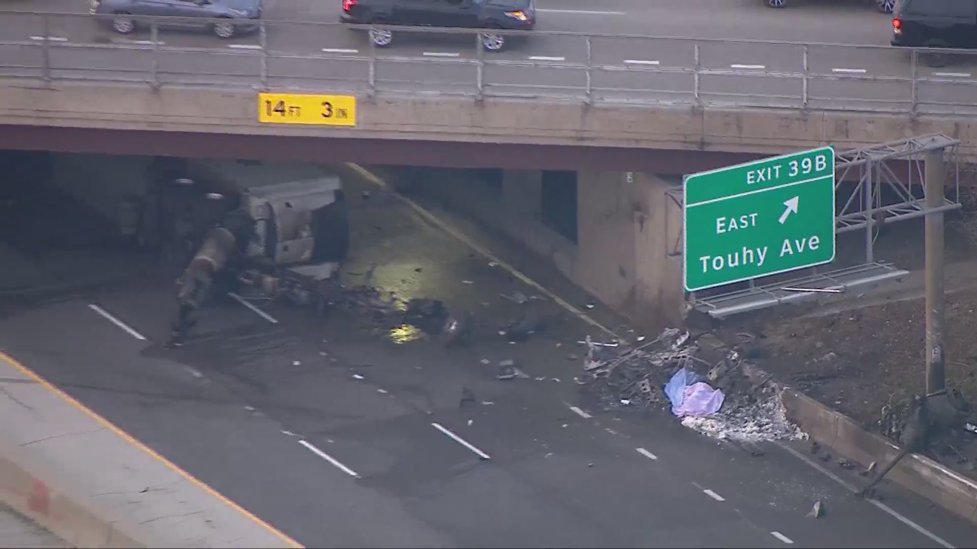 Inbound Edens Expressway remains shut down at Touhy Ave. after fatal ...