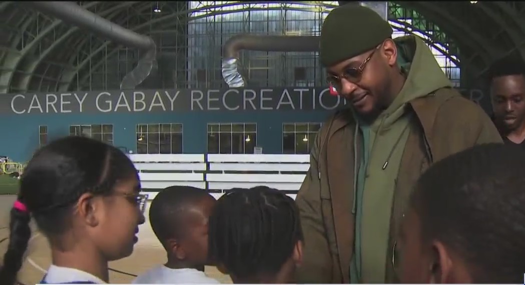 Carmelo Anthony inspires Brooklyn kids at basketball practice – PIX11