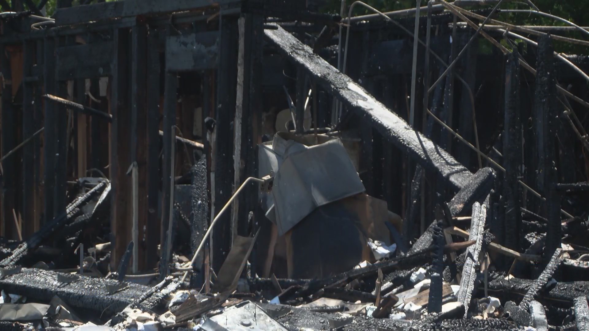 Intense fire destroys building near Old Fig Garden – CBS47 and KSEE24 ...