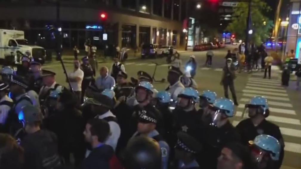 Demonstrators continue march toward DNC venue in Chicago | Cuomo ...