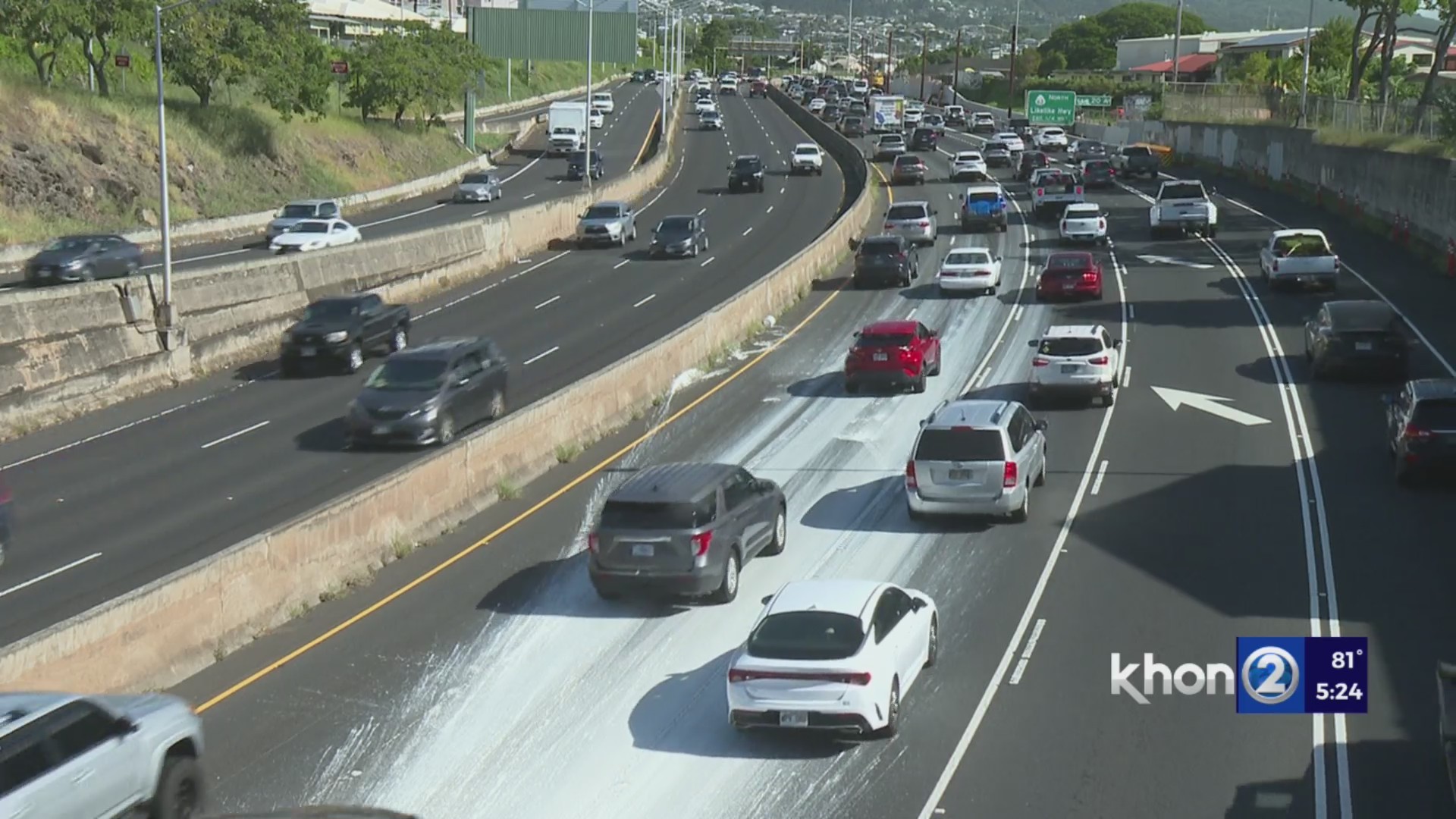 Paint spill causes traffic disruptions on Moanalua Freeway – KHON2