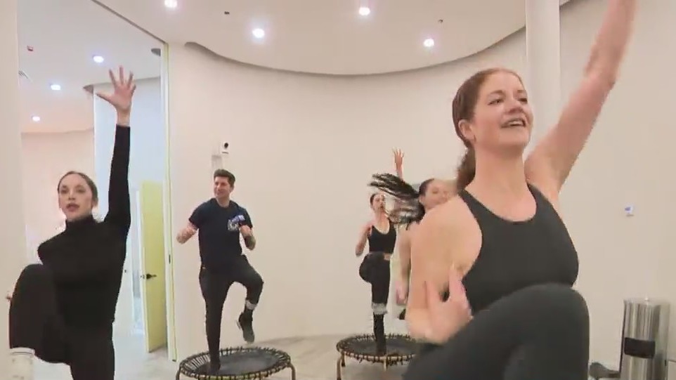 PIX11’s Ben Aaron works out at Manhattan trampoline park – PIX11