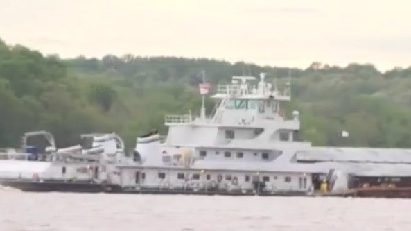 An update on the sunken barge in the Ohio River in Union County ...