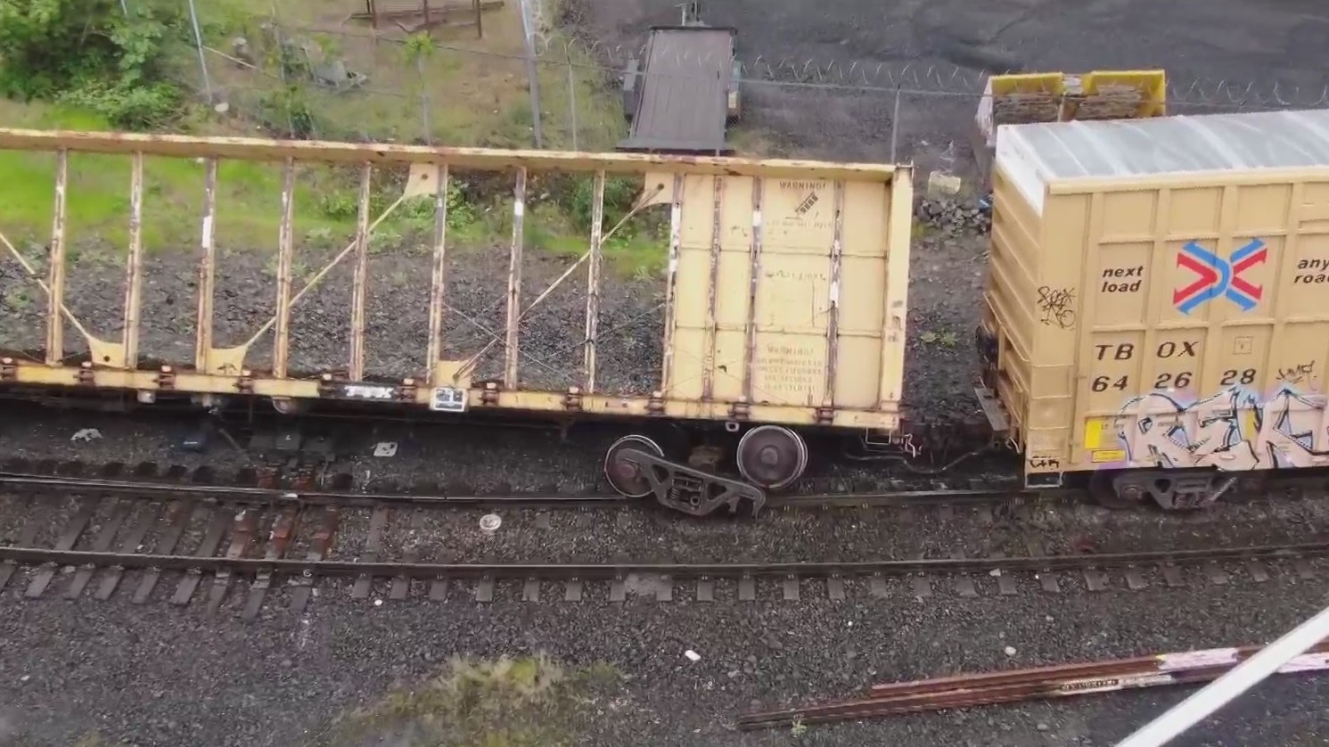 Steel Bridge reopens after early Monday train derailment – KOIN.com