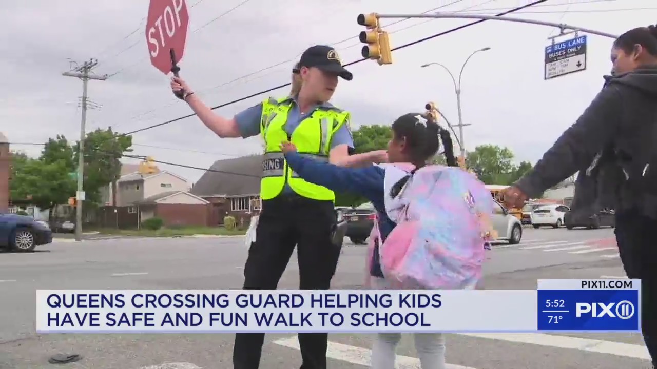 Queens crossing guard loves to help kids and ‘keep everyone safe’ – PIX11