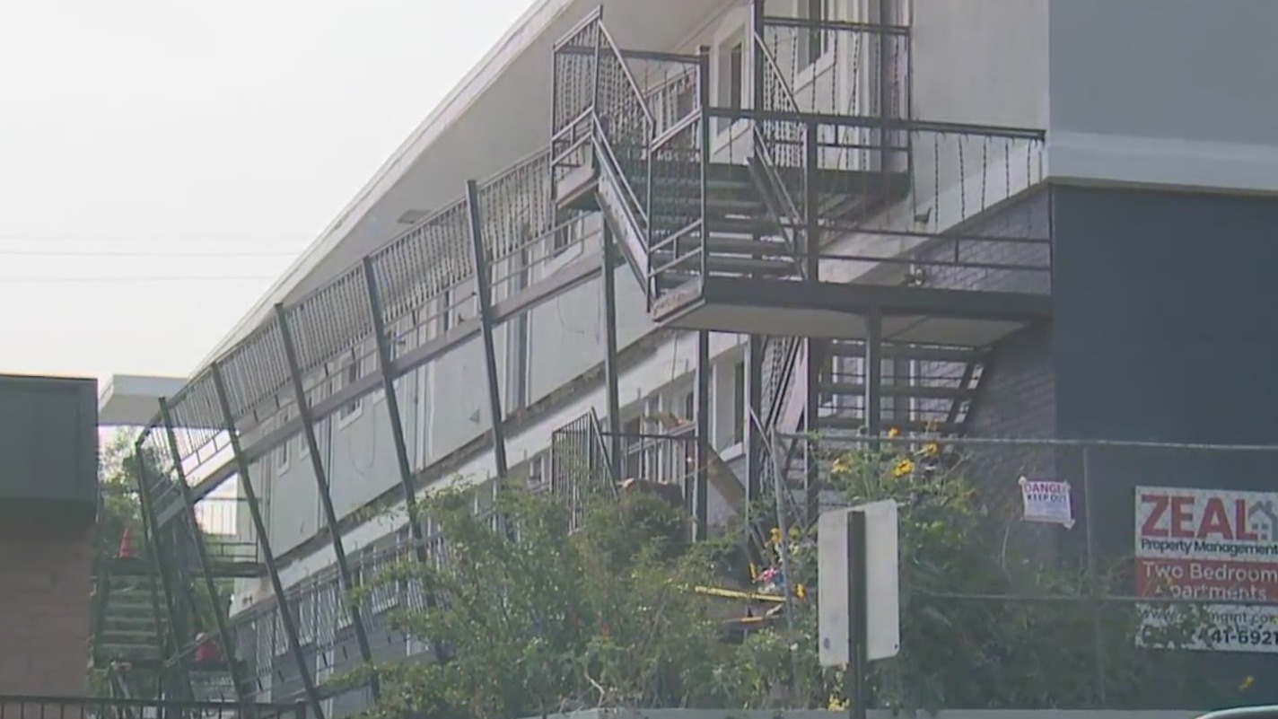 Balcony, stairway collapse at Highland apartment building – FOX31 Denver